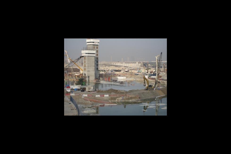 Collapse of sea wall causes Dubai site to flood | News | Building